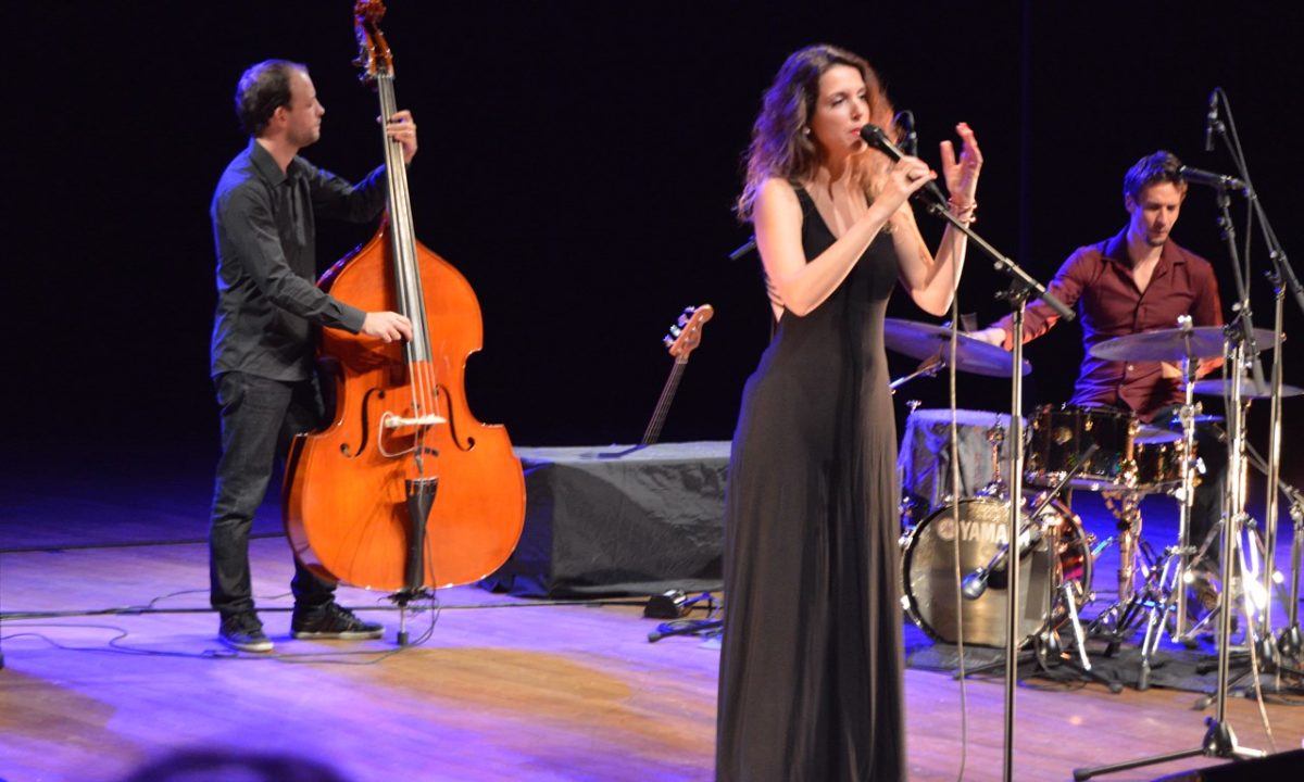 Anna Farrow 1 : Ville de Châteaubernard